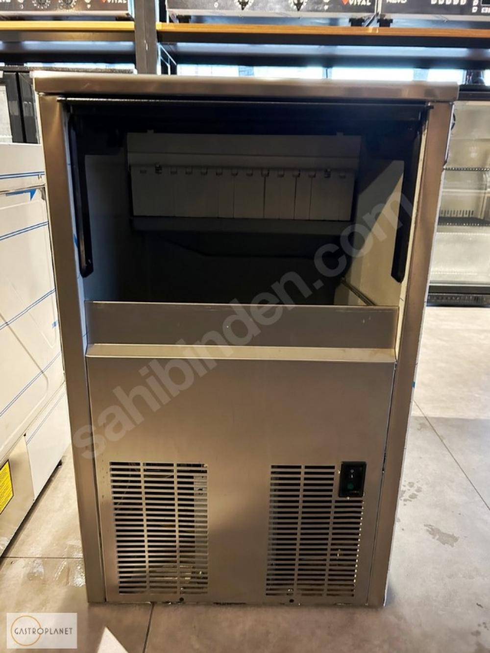 BUZ MAKİNESİ 45 KG KAPASİTE İSPANYA ICETECH SS-45 - 1,277.97 Euro + KDV